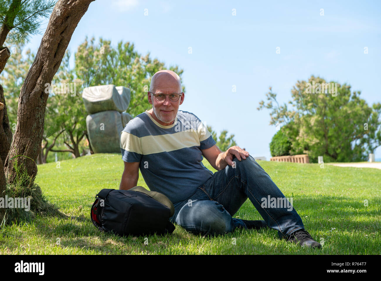 Sit under tree old man hi-res stock photography and images - Alamy