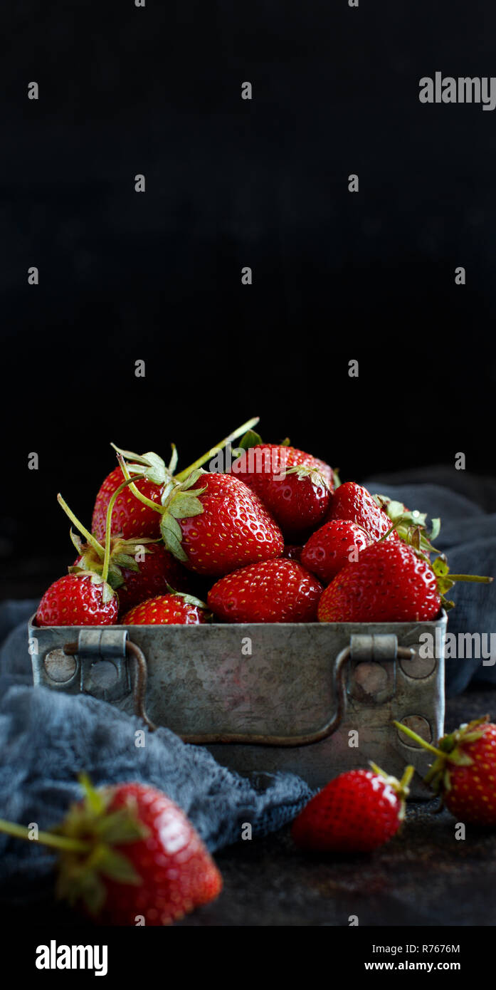Deep red summer strawberries hi-res stock photography and images - Alamy