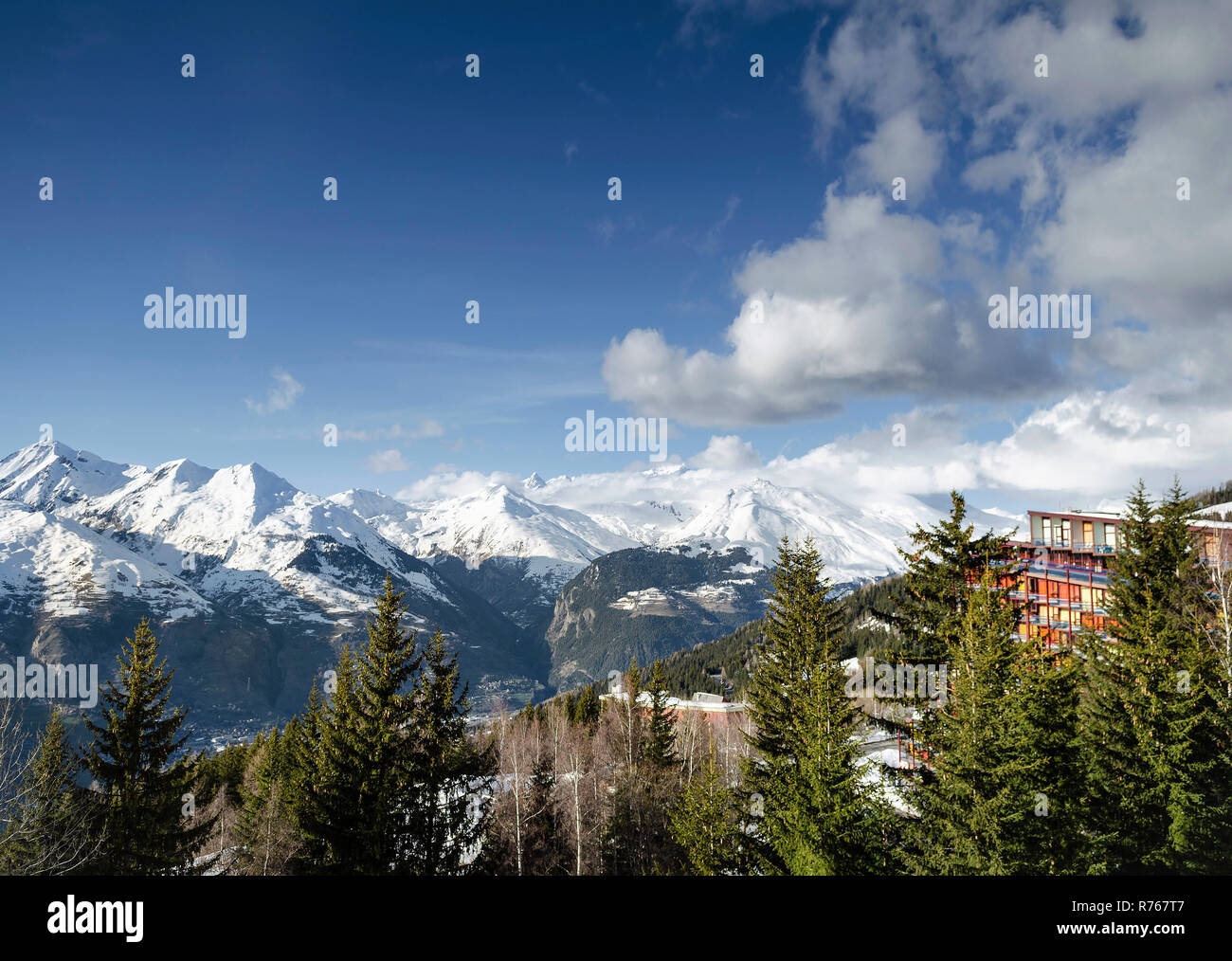 Ski resorts les arcs hi-res stock photography and images - Alamy