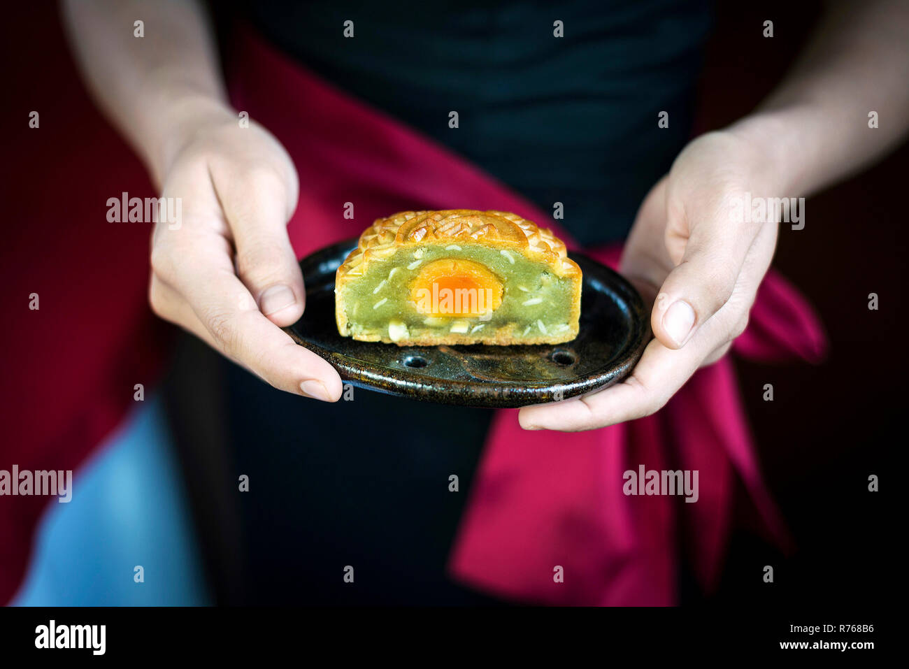 Mooncake chinese cut open hi-res stock photography and images - Alamy