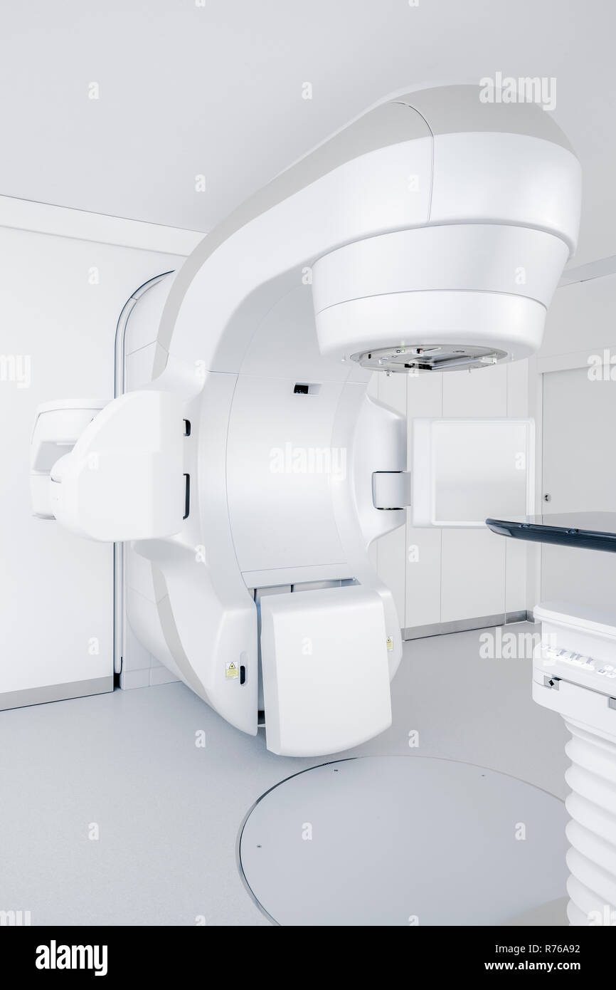 Radiation therapy machine hi-res stock photography and images - Alamy