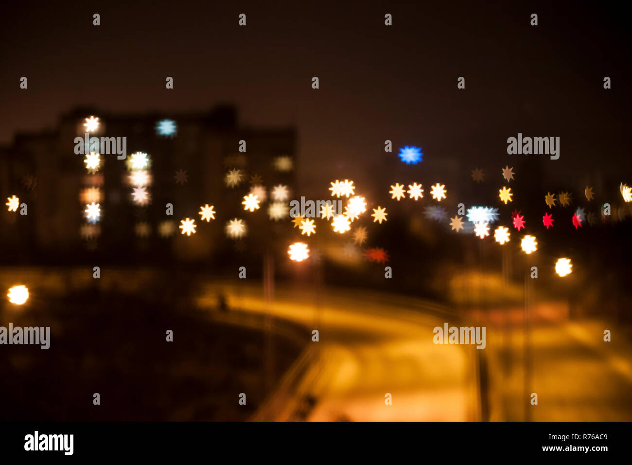 Star shape qustom bokeh. City street lights Stock Photo - Alamy
