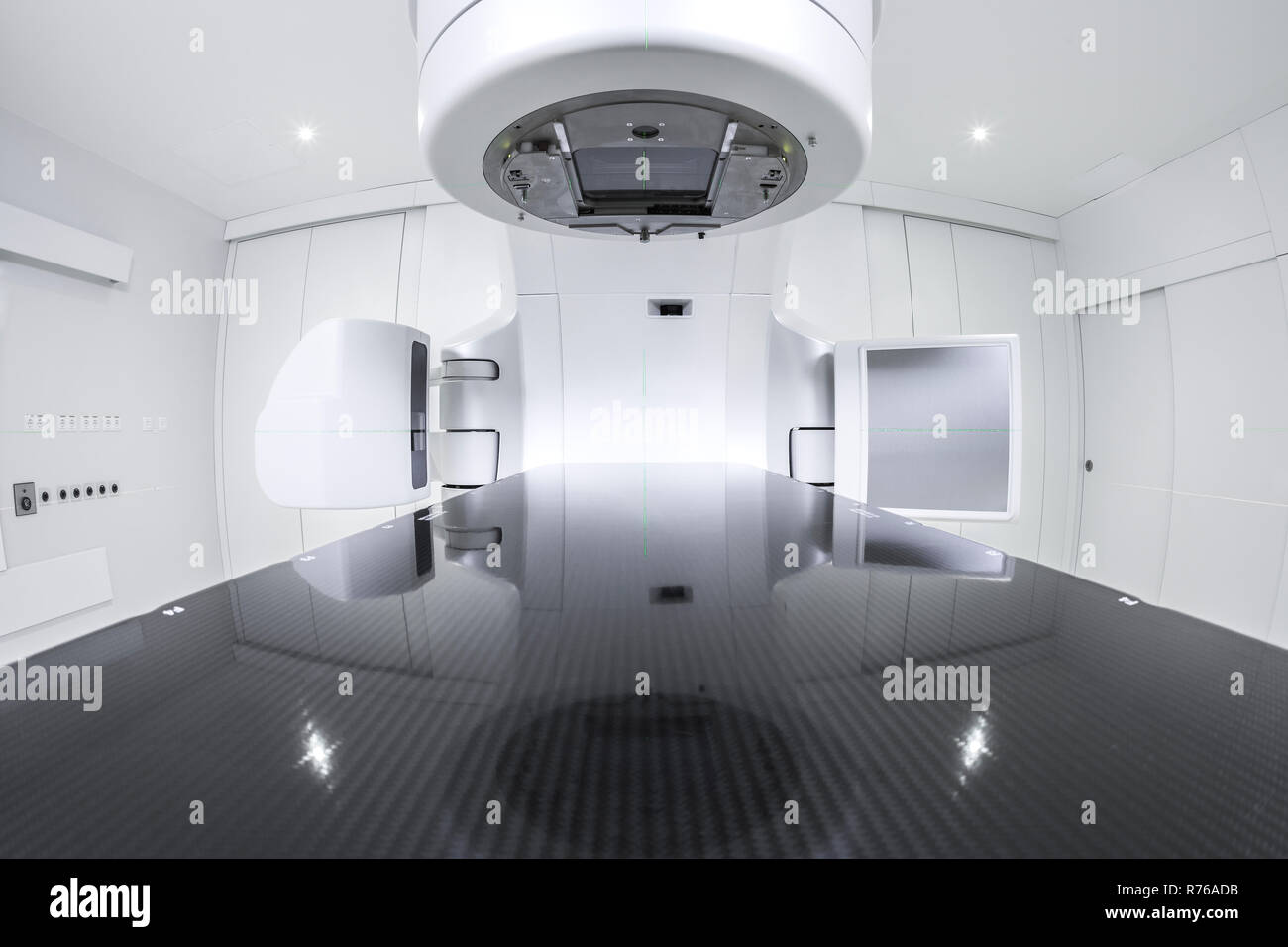 Linear particle accelerator hi-res stock photography and images - Alamy