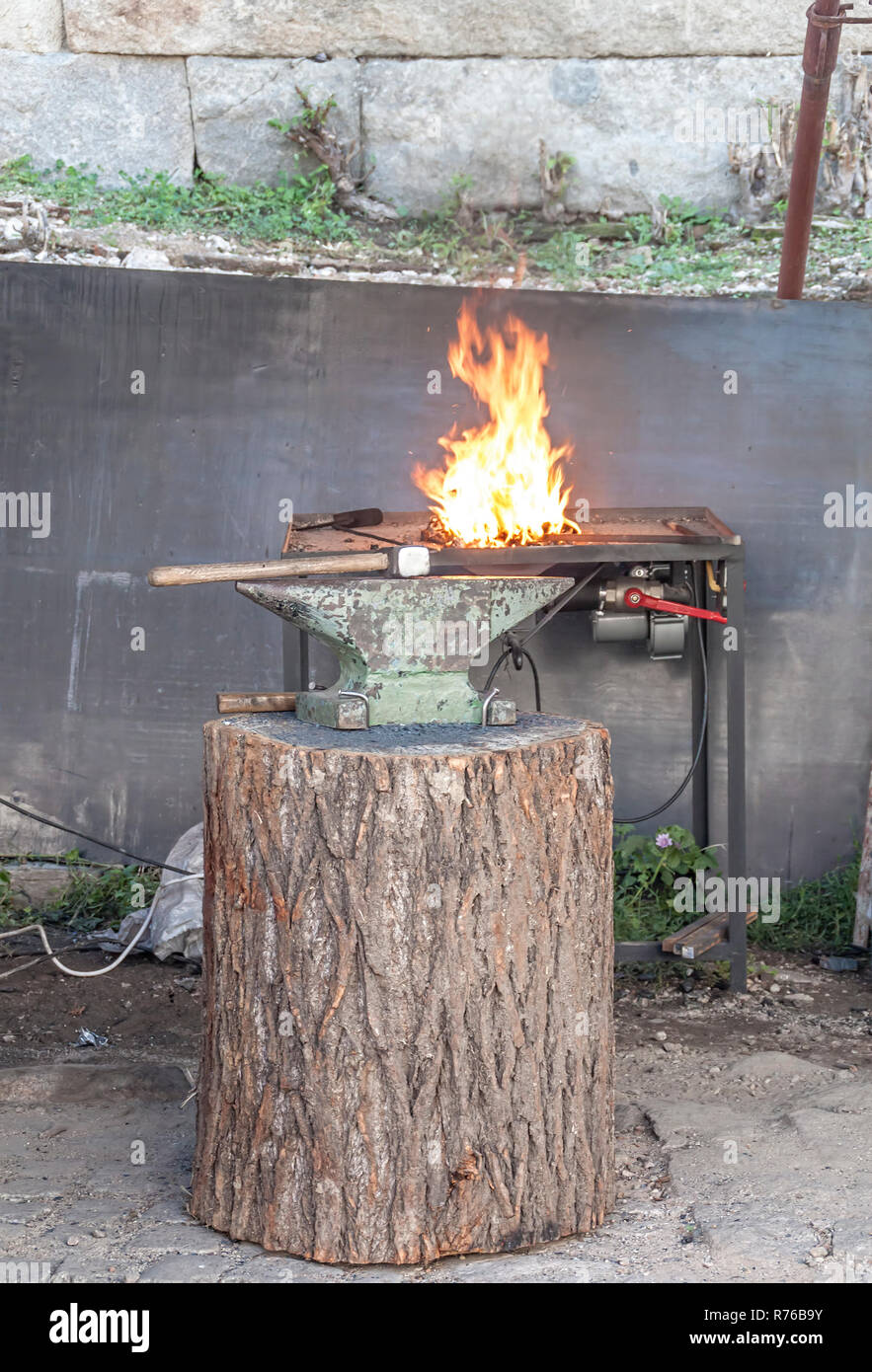 Blacksmith workplace with anvil and fire Stock Photo - Alamy