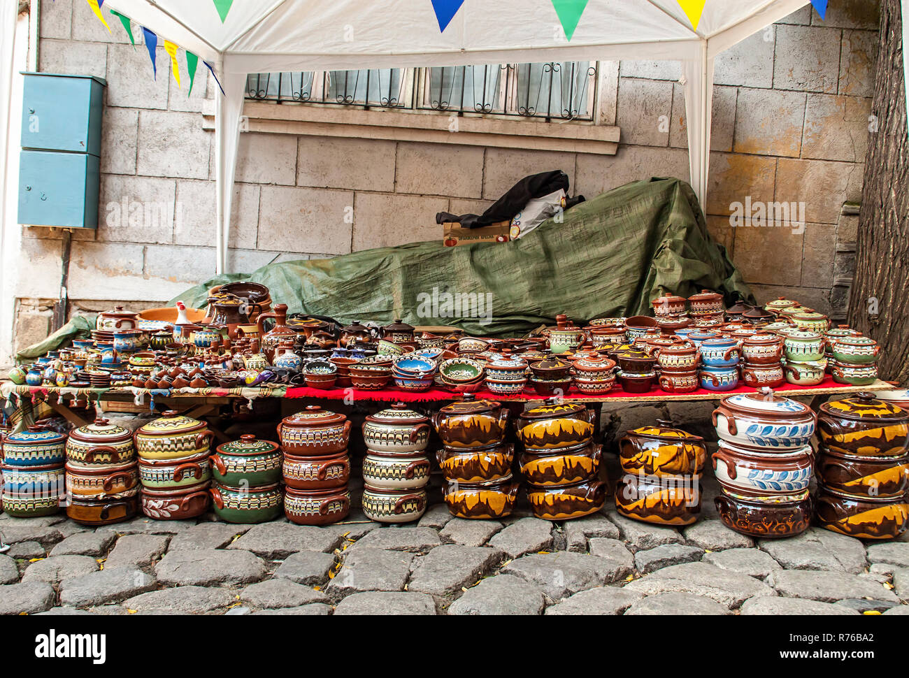 Traditional Bulgarian pottery on the market Stock Photo - Alamy