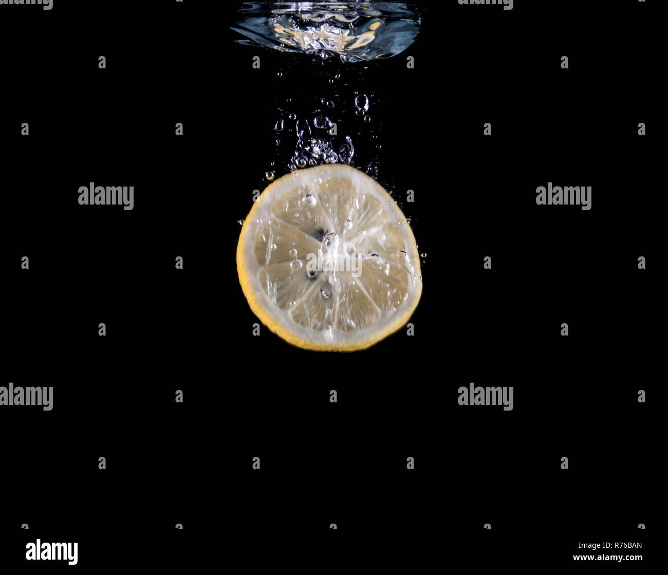 Lemon slice falling underwater. Clean and vibrant Stock Photo - Alamy