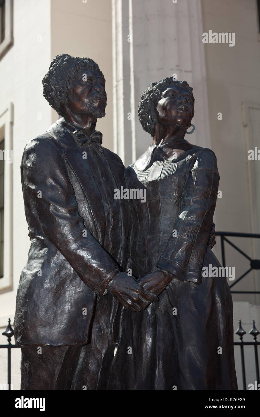 Dred and Harriet Scott Memorial statue at Old Courthouse in Saint Louis ...