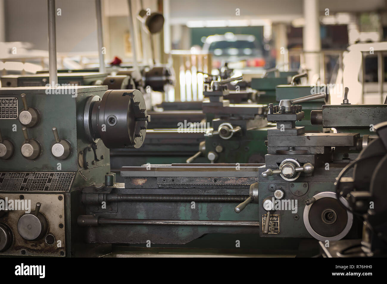 Old metal lathe machine Stock Photo - Alamy