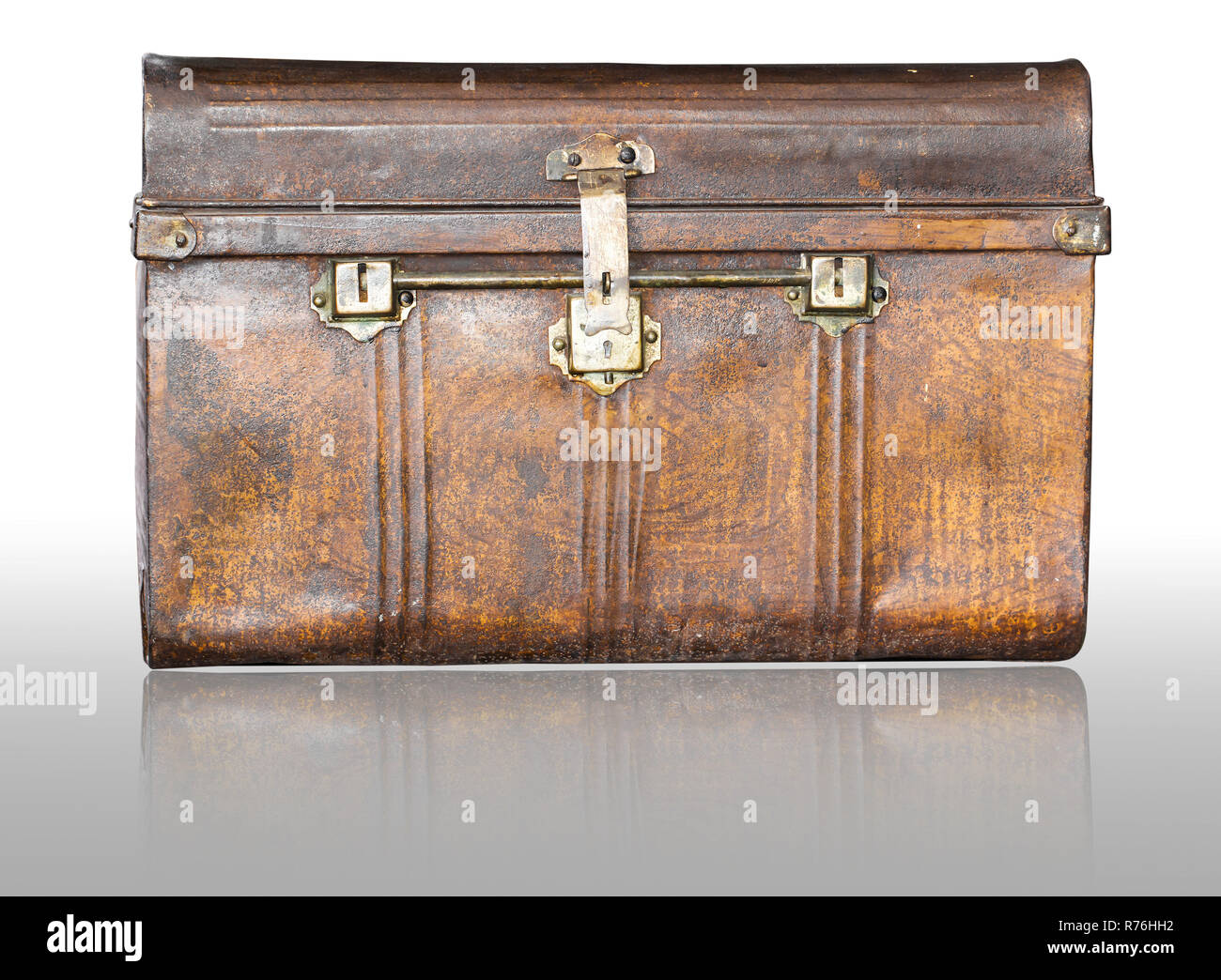 Old metal treasure chest Stock Photo - Alamy