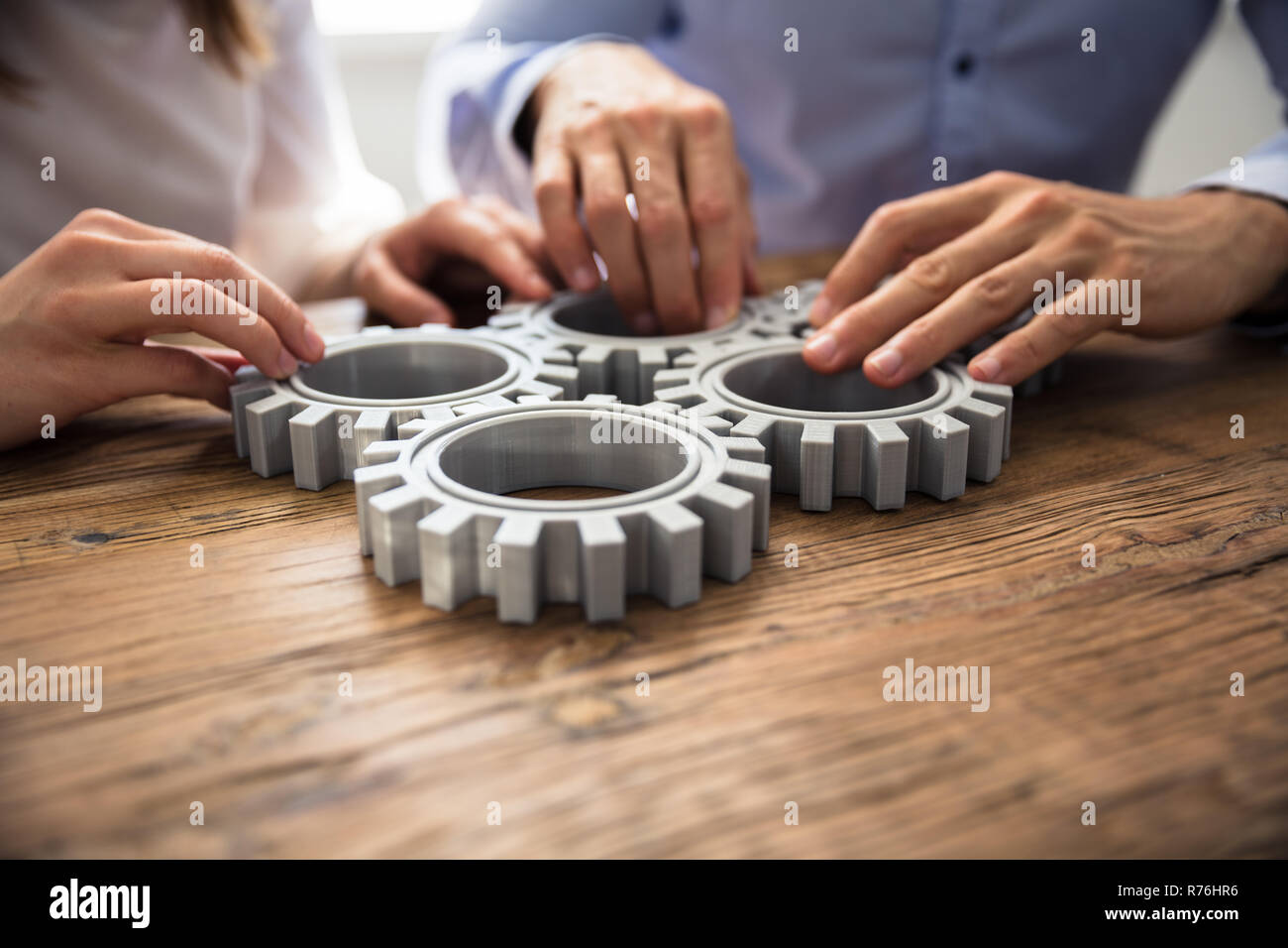 Gears and puzzle hi-res stock photography and images - Alamy