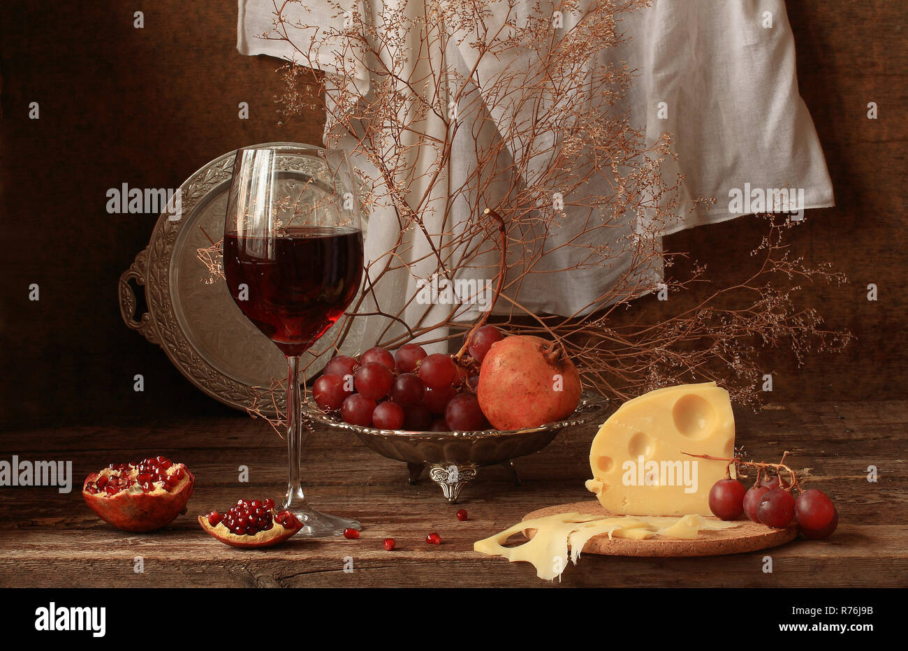 Red wine with cheese and fruit Stock Photo - Alamy