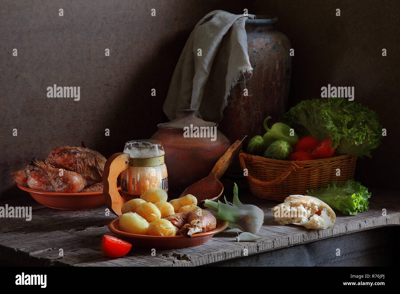 Kvass with new potatoes and vegetables Stock Photo - Alamy