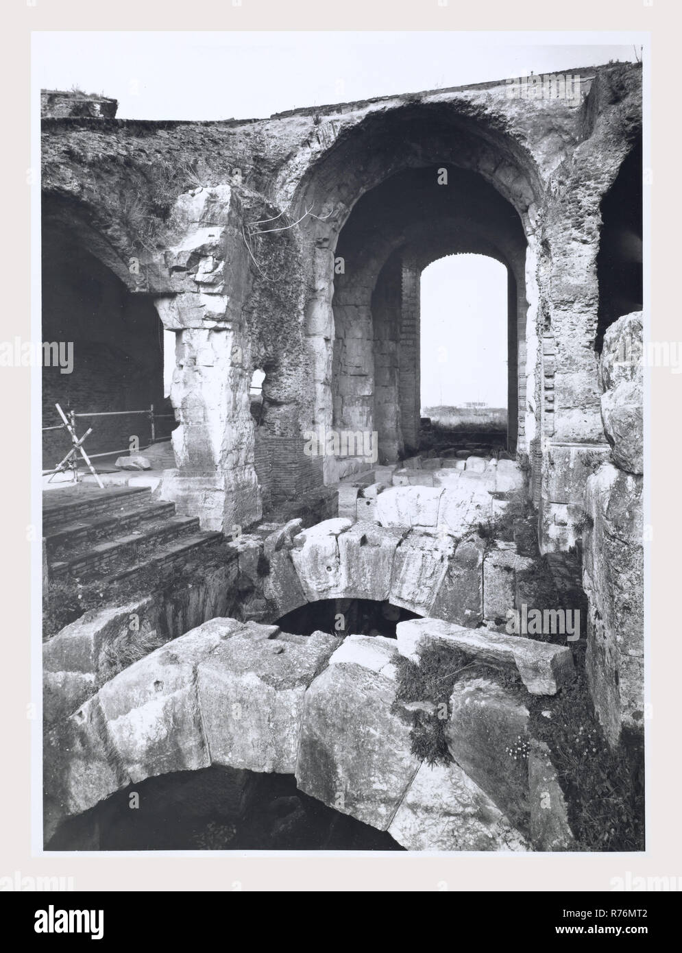 Capua anfiteatro hi-res stock photography and images - Alamy