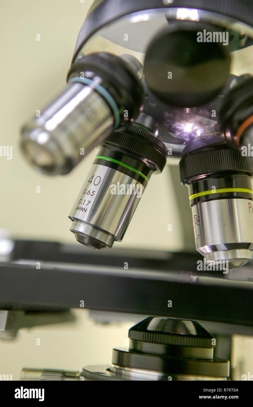 Setting up equipment a lab hi-res stock photography and images - Alamy