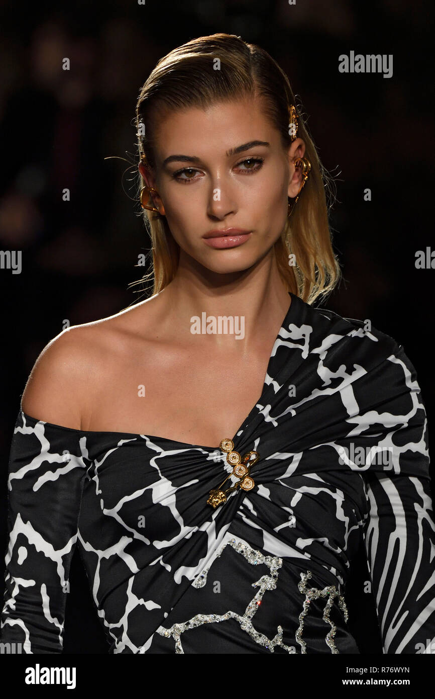 NEW YORK, NY - DECEMBER 02: Model Hailey Baldwin walks the runway at ...