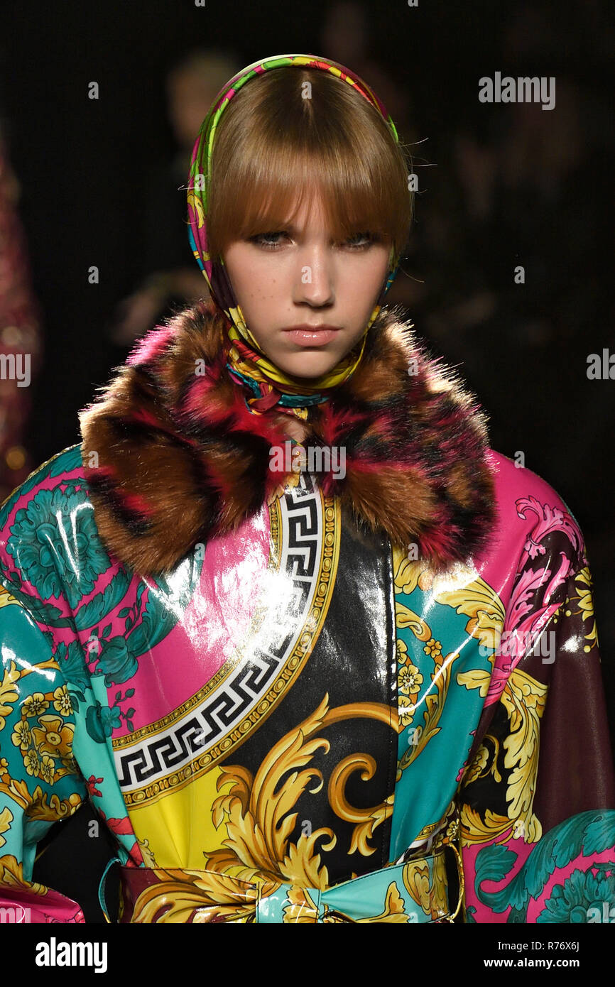 NEW YORK, NY - DECEMBER 02: Model Bente Oort walks the runway at the ...