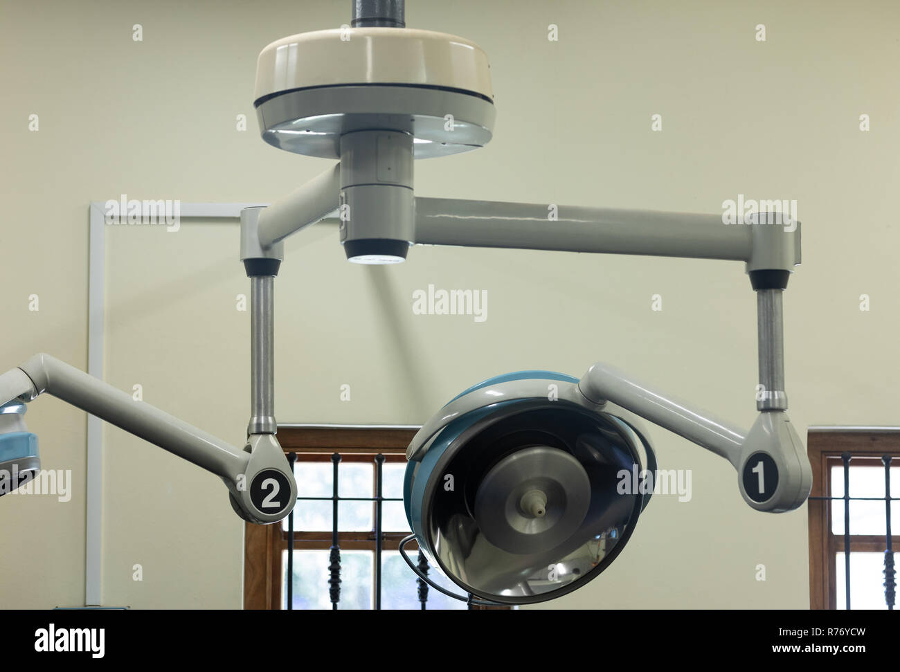Surgical light in operation theatre Stock Photo - Alamy
