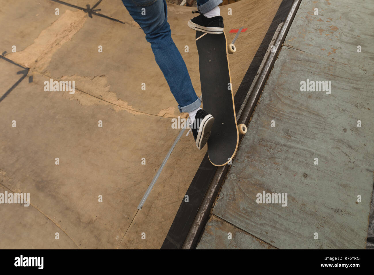 Skateboarder on court hi-res stock photography and images - Alamy
