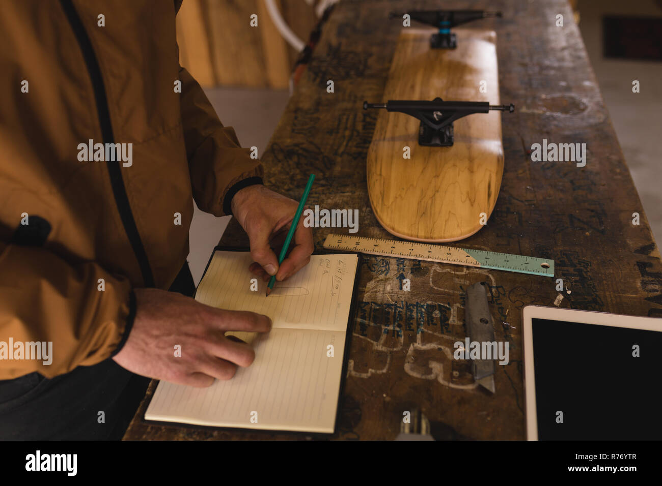 Man notepad hi-res stock photography and images - Alamy