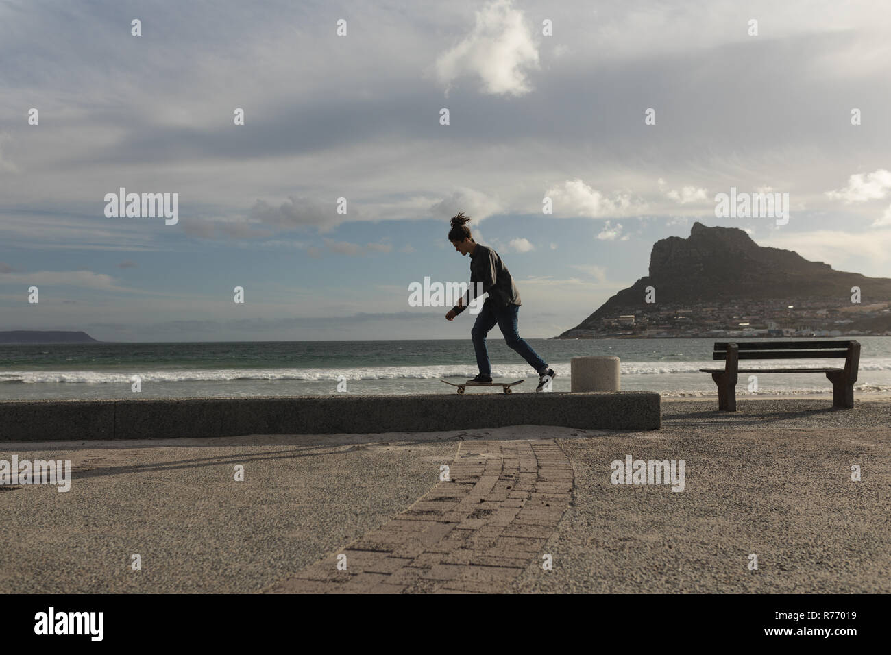 Skating on the beach hi-res stock photography and images - Alamy