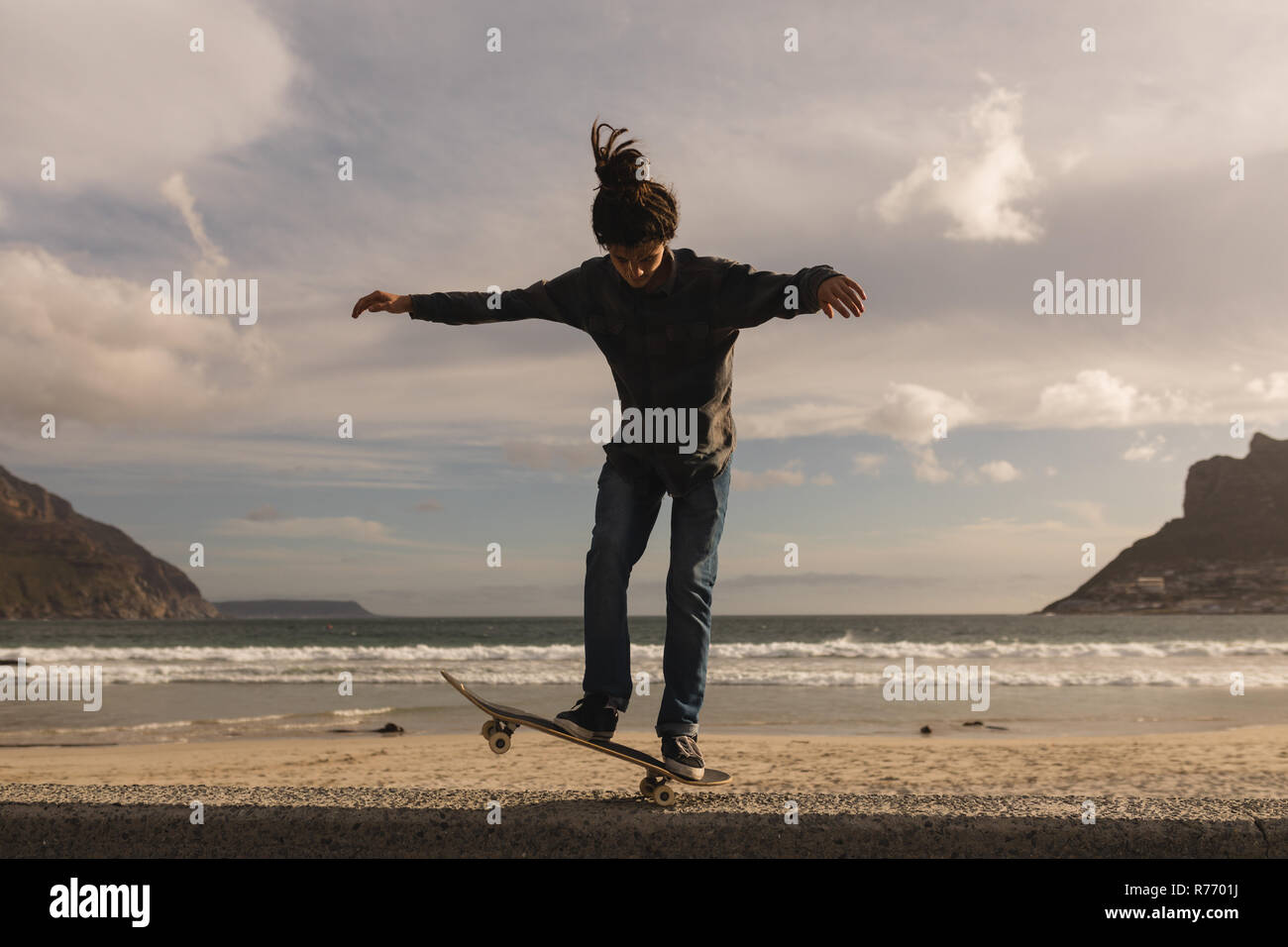 Skating on the beach hi-res stock photography and images - Alamy