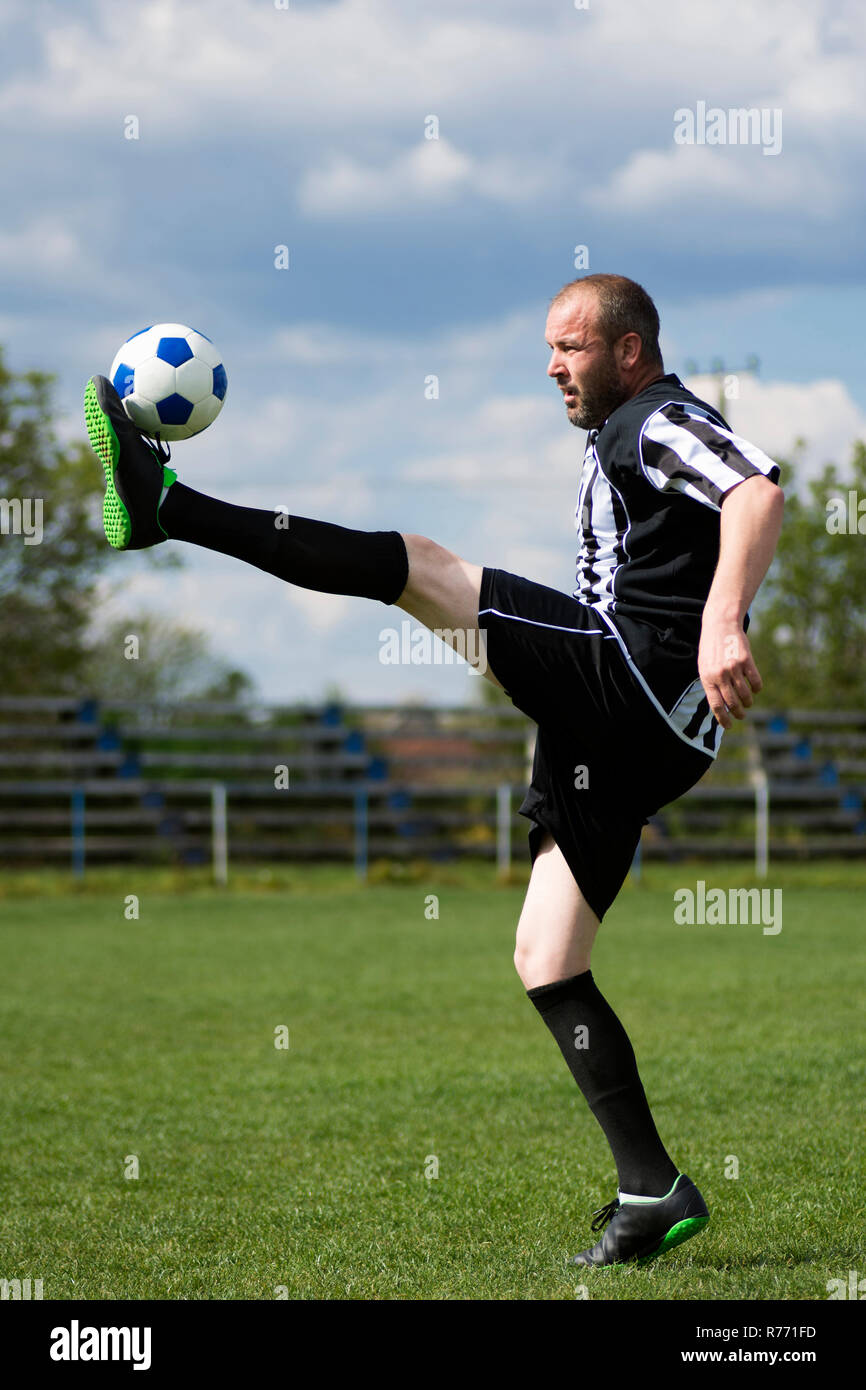 Footballers legs hi-res stock photography and images - Alamy