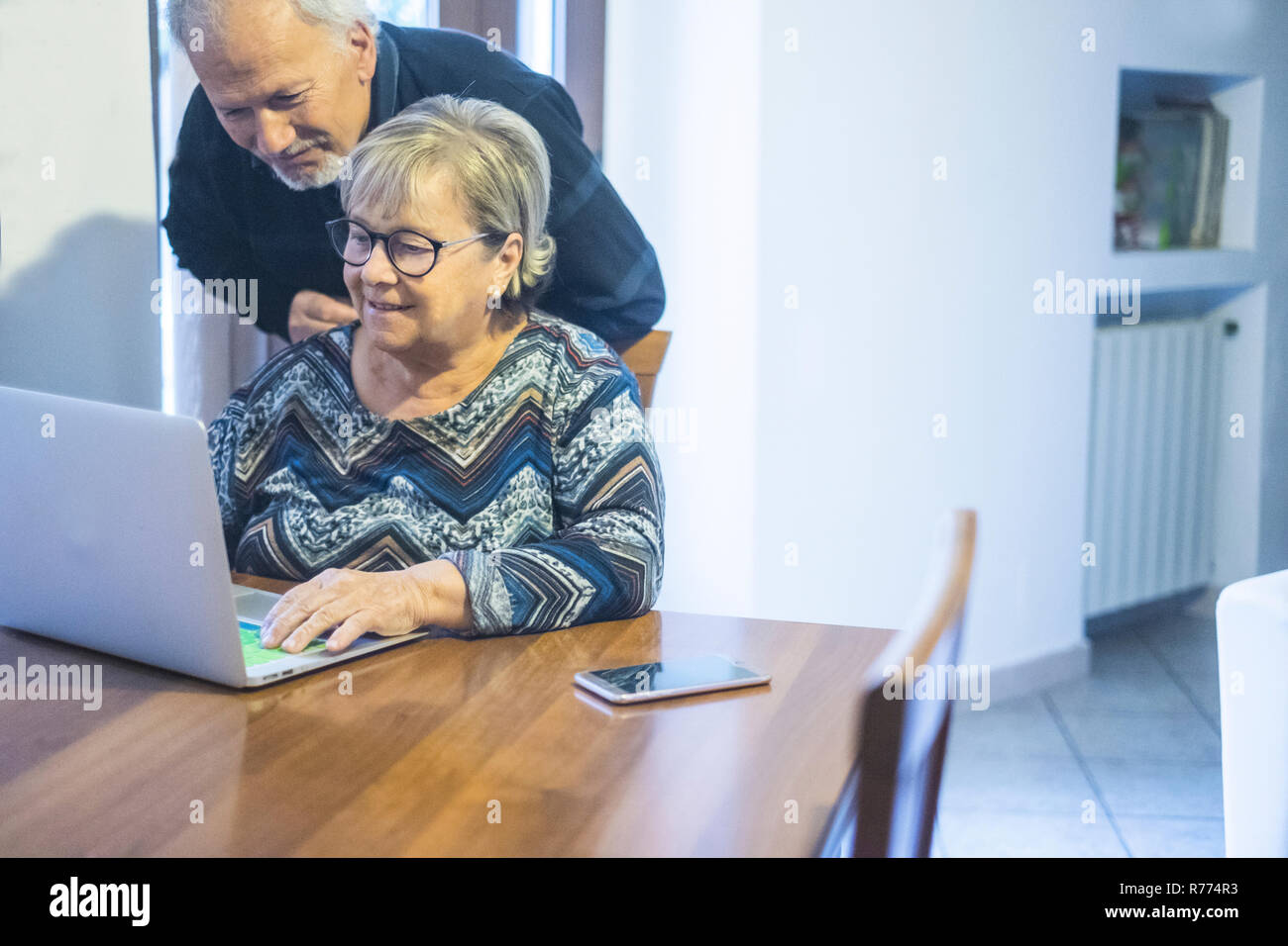 Woman write cell home family hi-res stock photography and images - Alamy