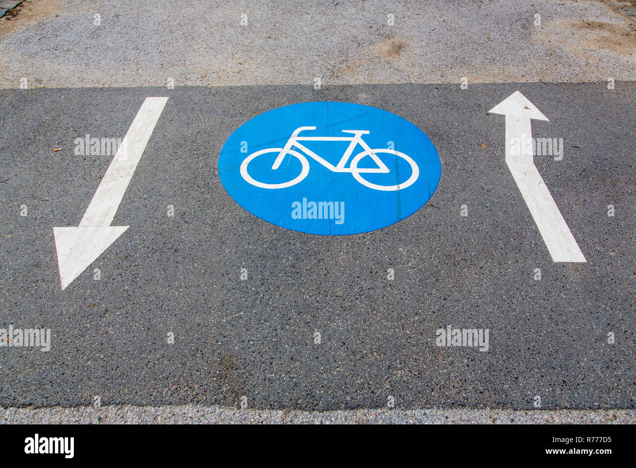 Pavement marking hi-res stock photography and images - Alamy