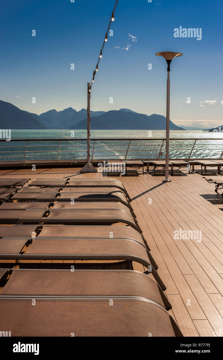 Lido deck hi-res stock photography and images - Alamy