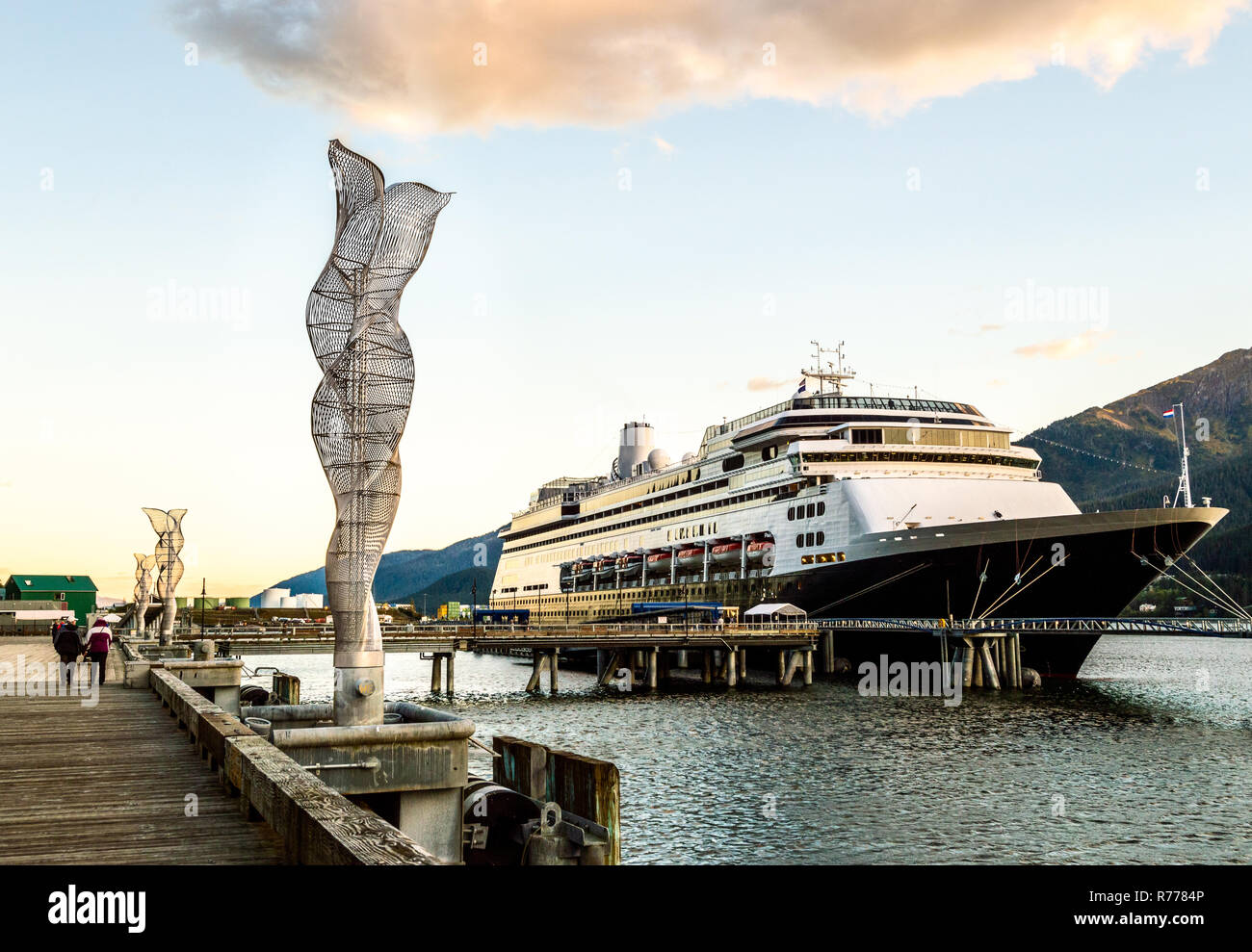 Abstract public sculptures hi-res stock photography and images - Alamy