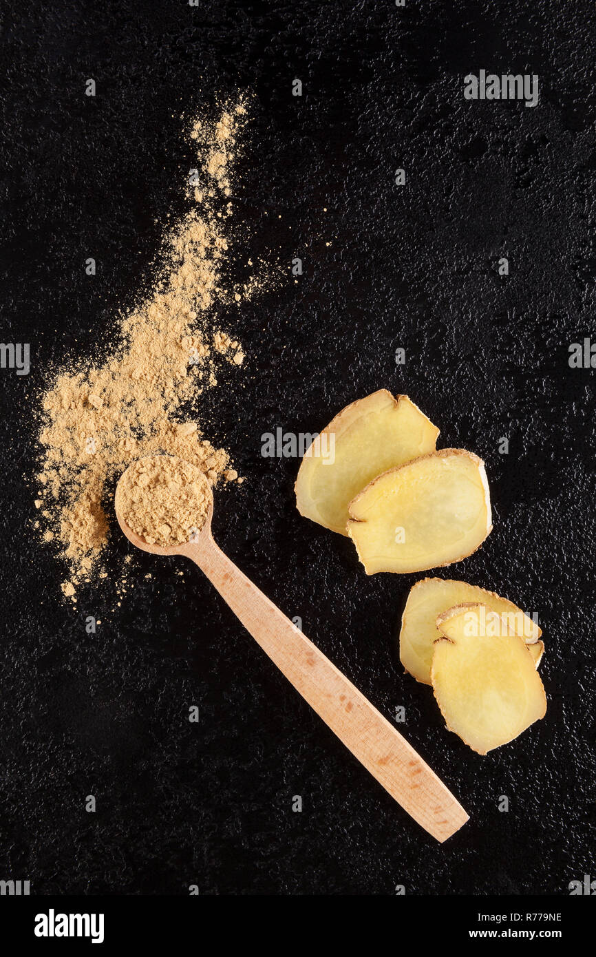 Fresh and ground ginger root Stock Photo - Alamy