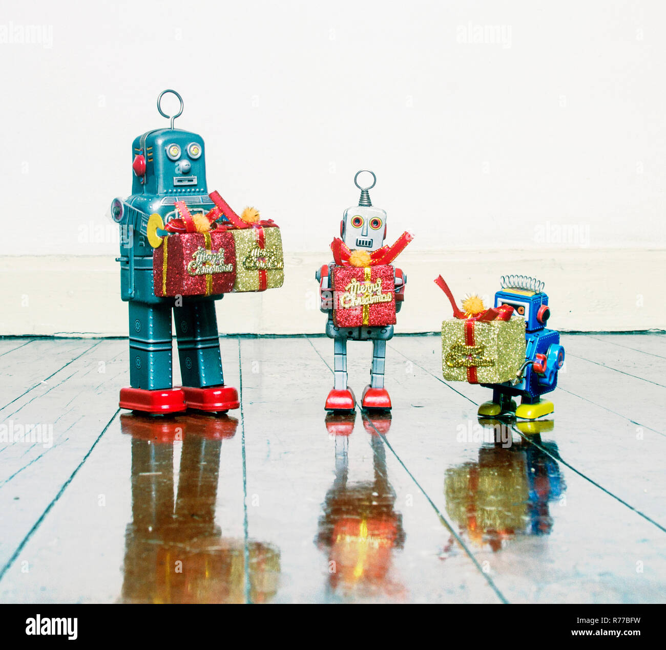 Old fashioned robot hi-res stock photography and images - Alamy