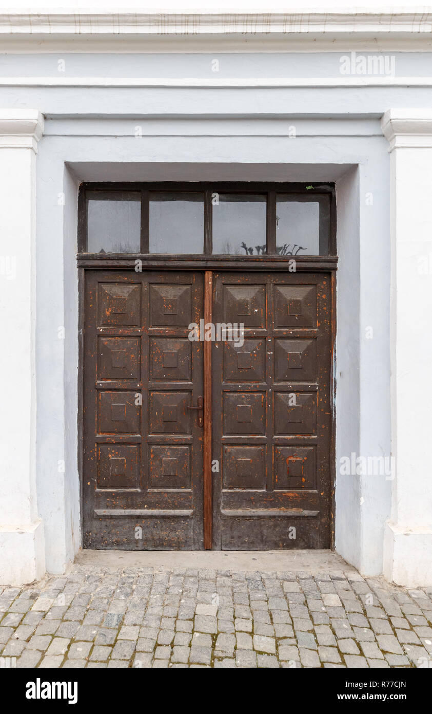 Front view closed door Stock Photo - Alamy
