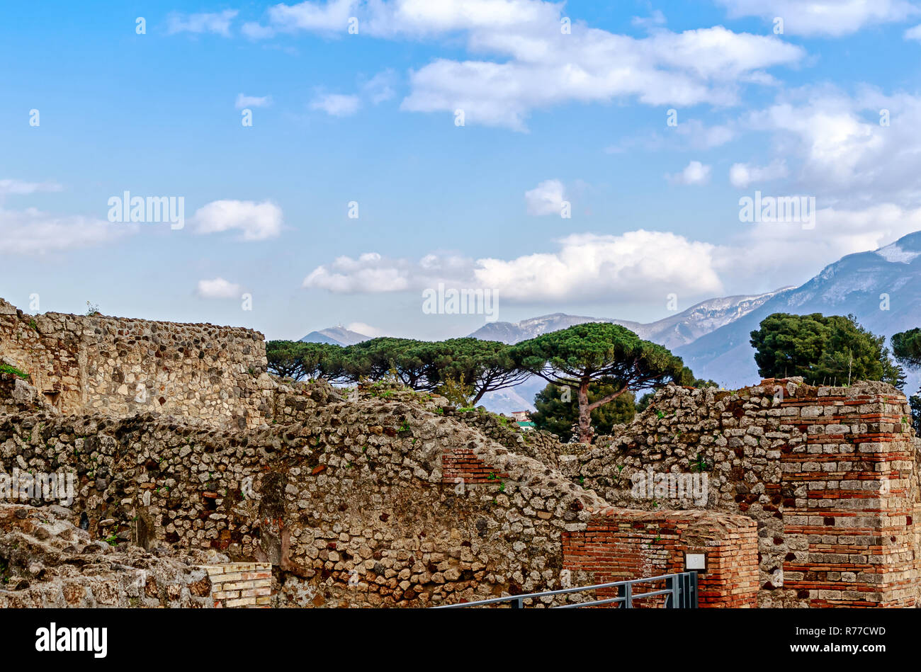 Pompeii archaeology dig hi-res stock photography and images - Alamy