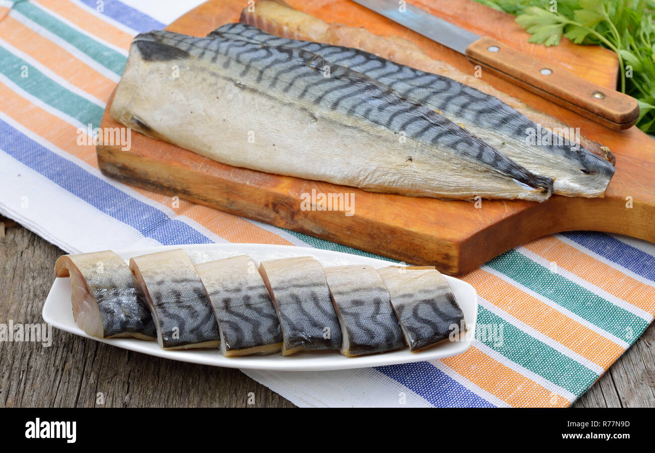 Cold smoked mackerel Stock Photo - Alamy
