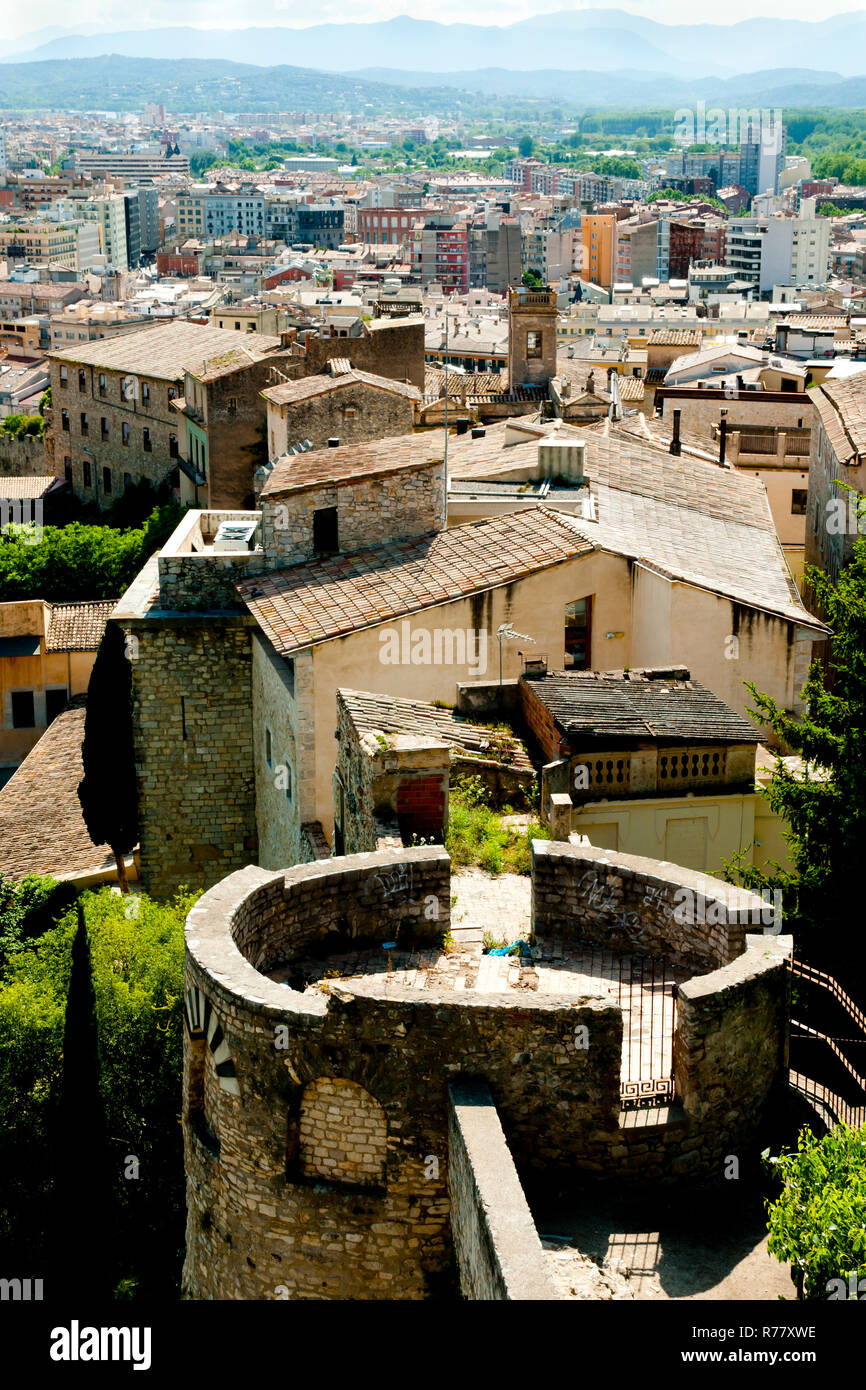Girona medieval buildings hi-res stock photography and images - Alamy