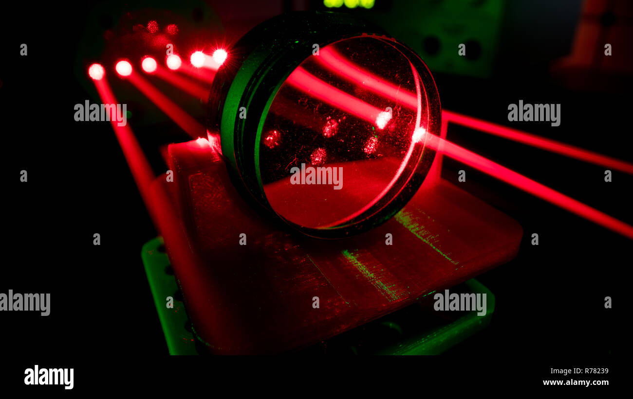 Experiment with red laser in optics lab Stock Photo - Alamy