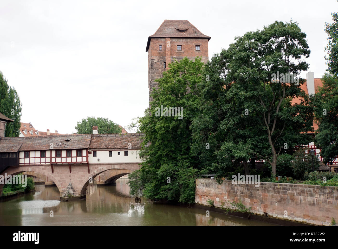 historic old town nuremberg - henkersteg with henkerwohnung and water ...