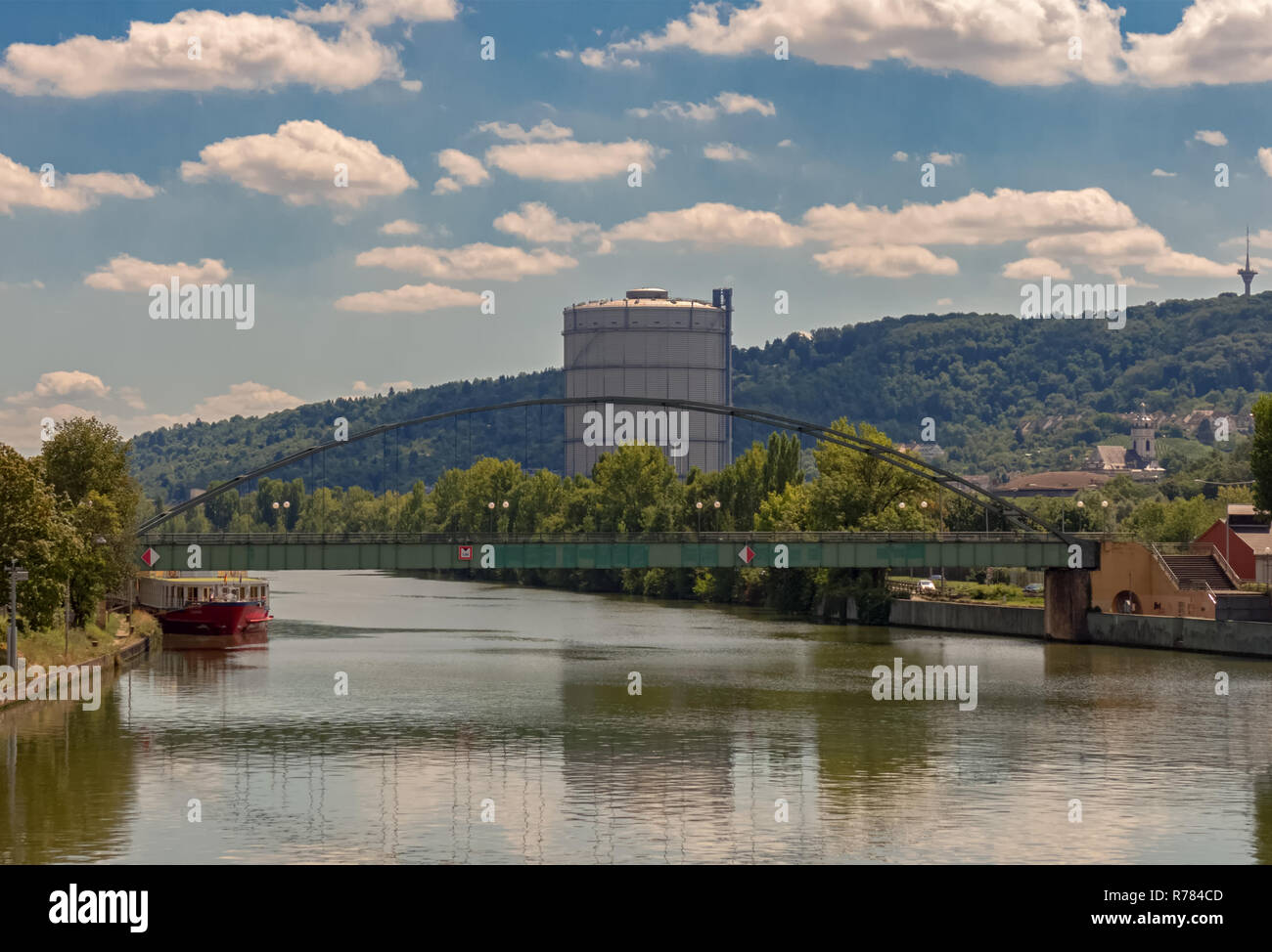 Old metal bridge hi-res stock photography and images - Alamy