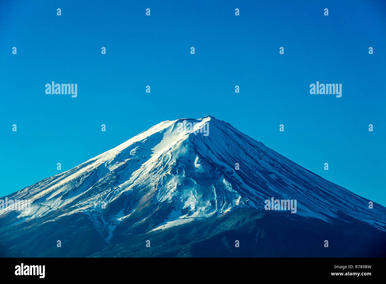 Mount Fuji snow capped close up, fujisan Kawaguchiko Stock Photo - Alamy