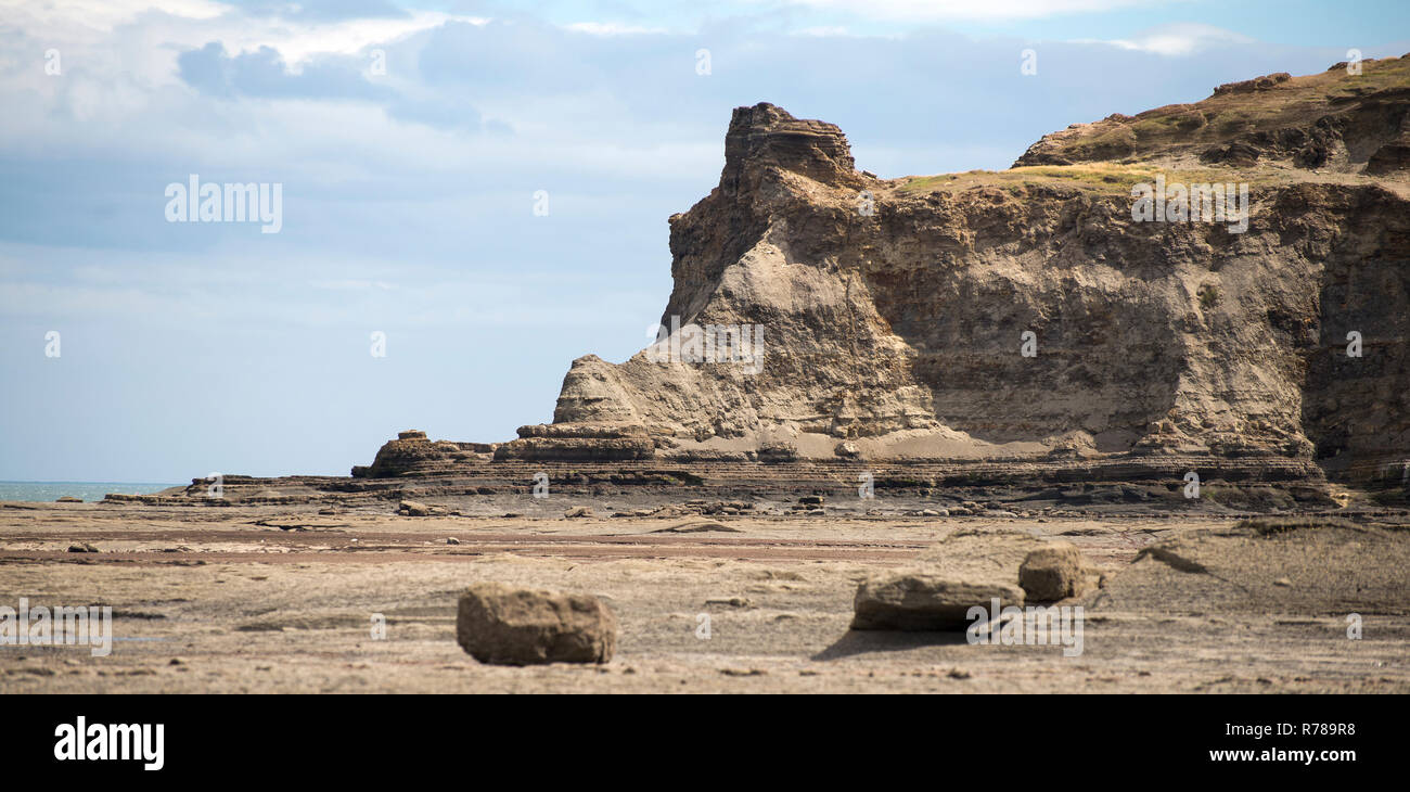 Low tide cliffs at Staithes, North Yorkshire, UK Stock Photo - Alamy