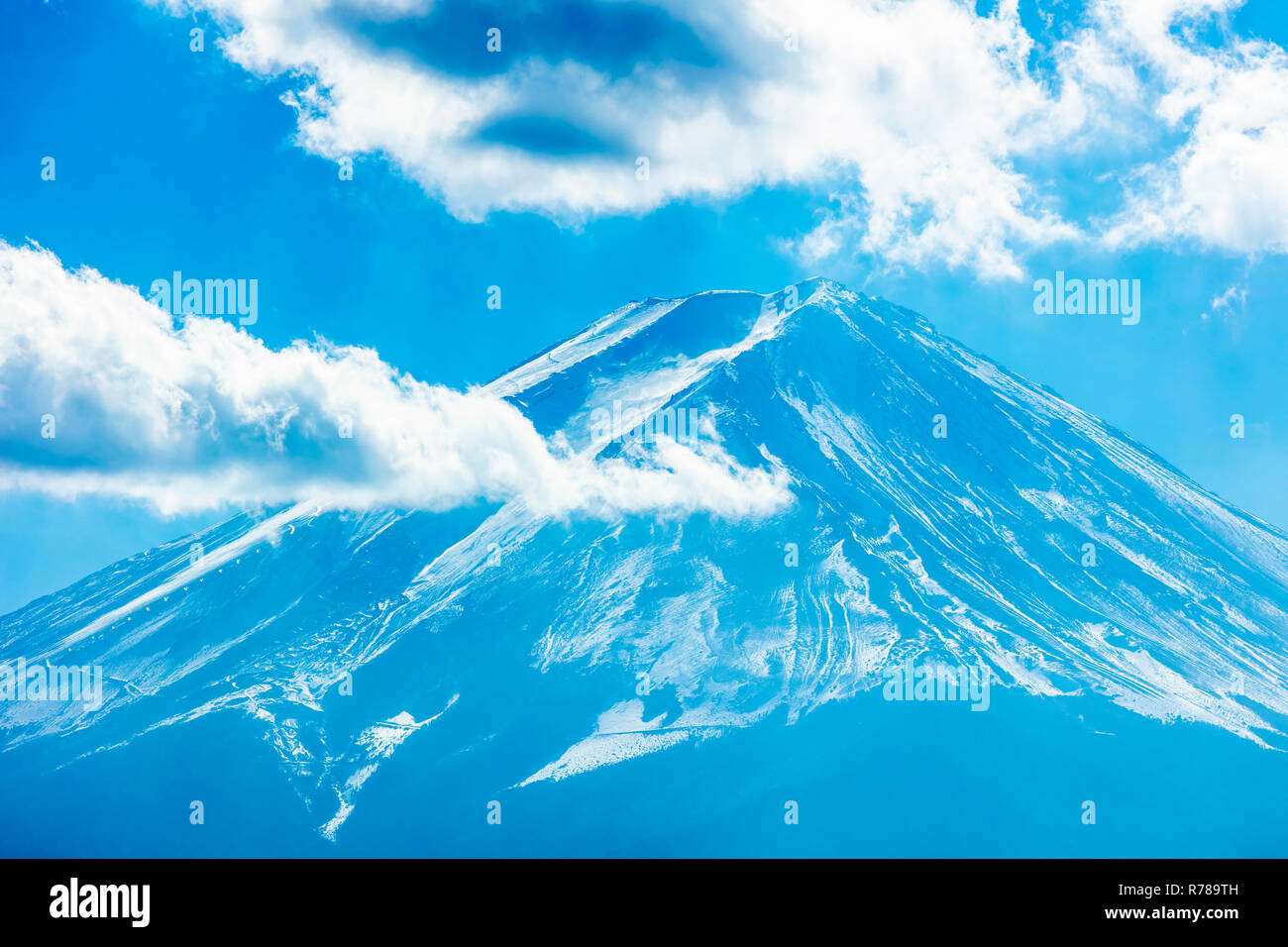 Mount Fuji snow capped close up, fujisan Kawaguchiko Stock Photo - Alamy