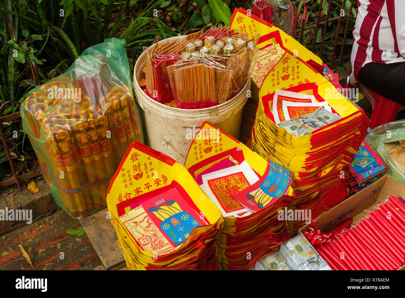 votive paper for Chinese New Year in Wat Phnom, Phnom Penh, Cambodia ...
