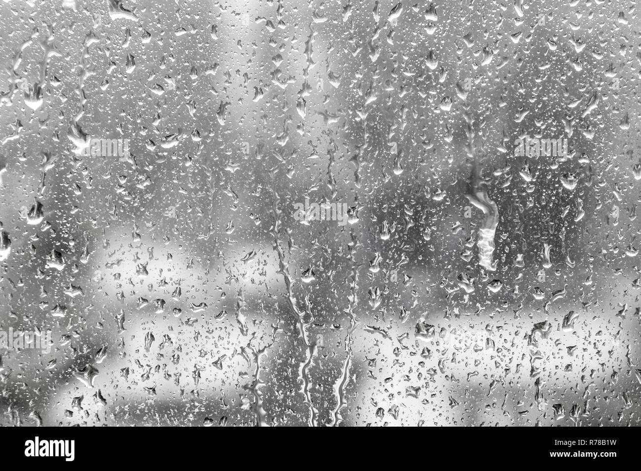 Rain drops on window hi-res stock photography and images - Alamy