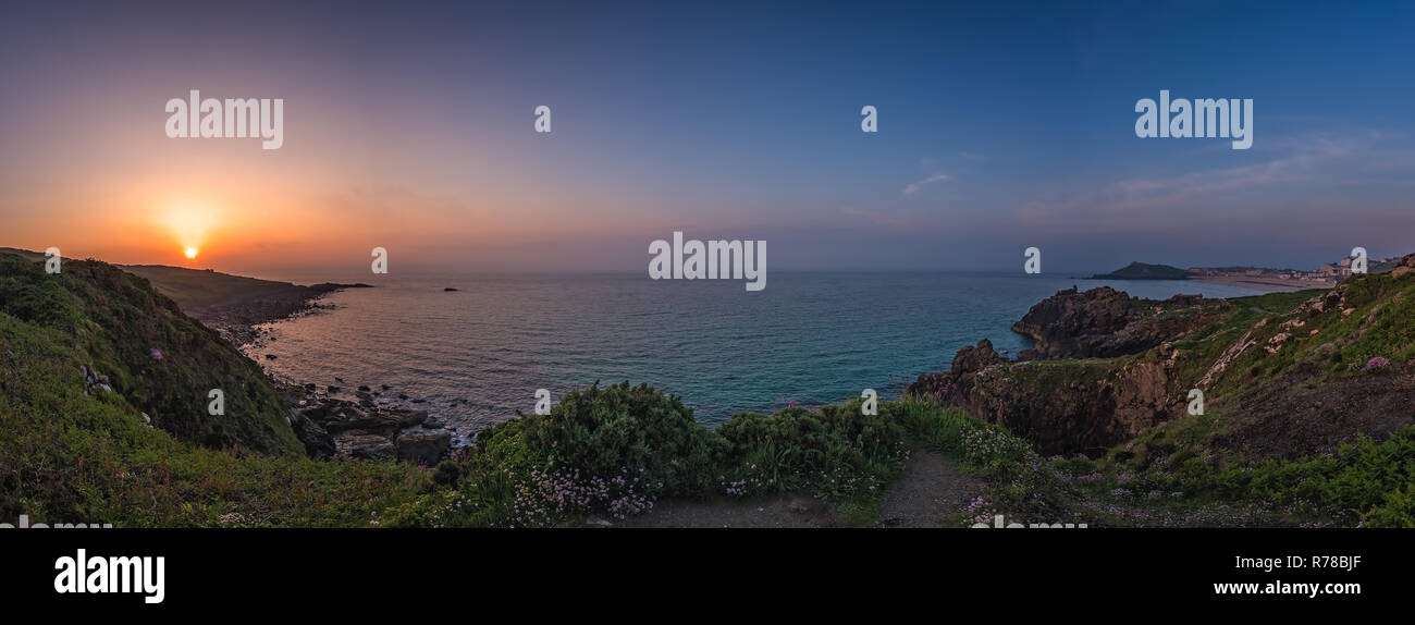 Sunset panorama over the Cornish coast Stock Photo - Alamy