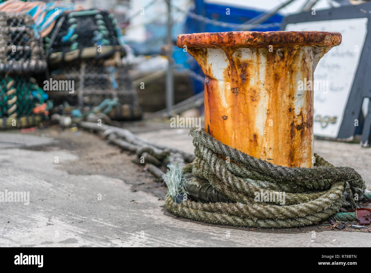 Bollard with a chain and a rope Stock Photo - Alamy