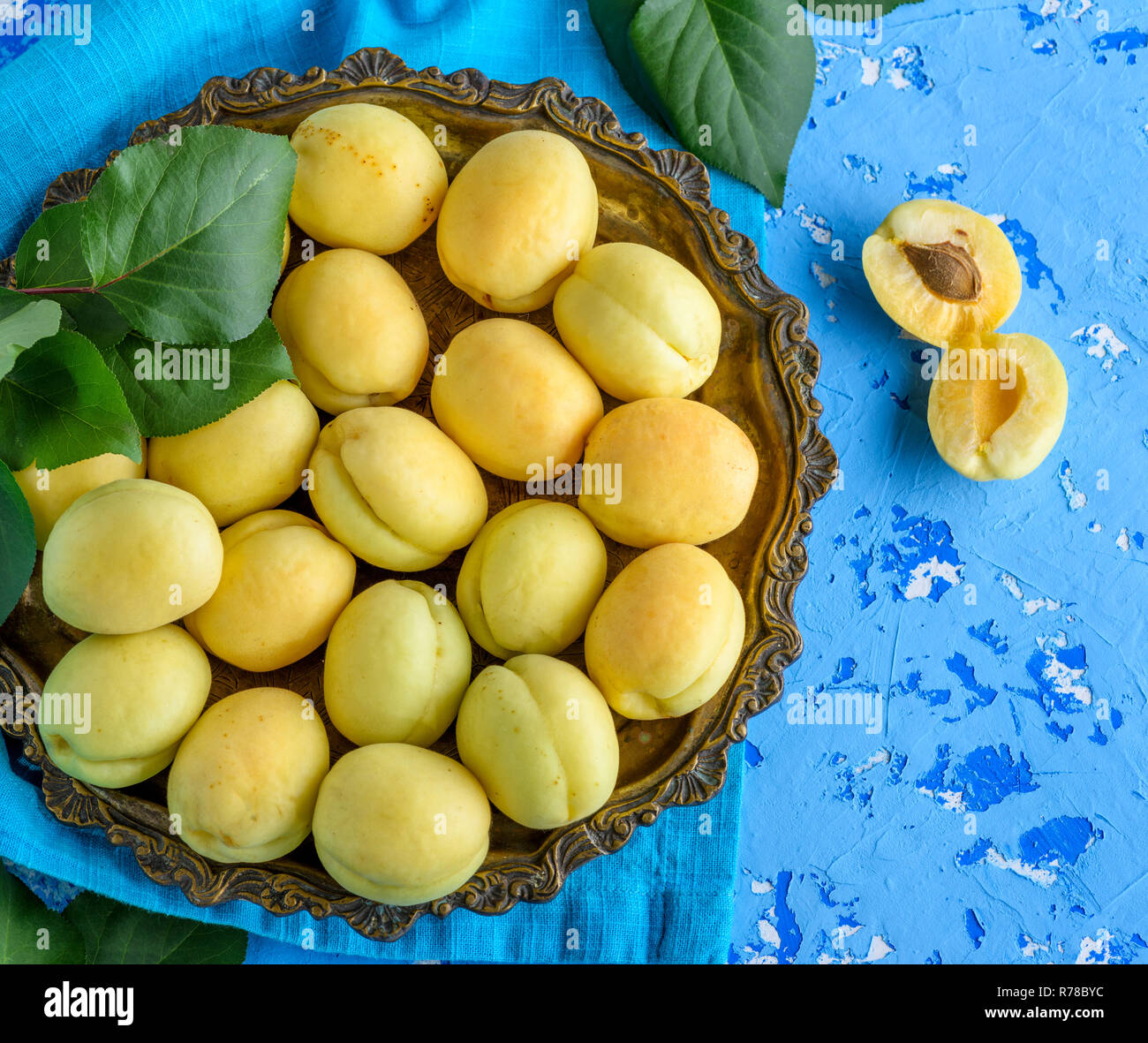 Apricot varieties hi-res stock photography and images - Alamy