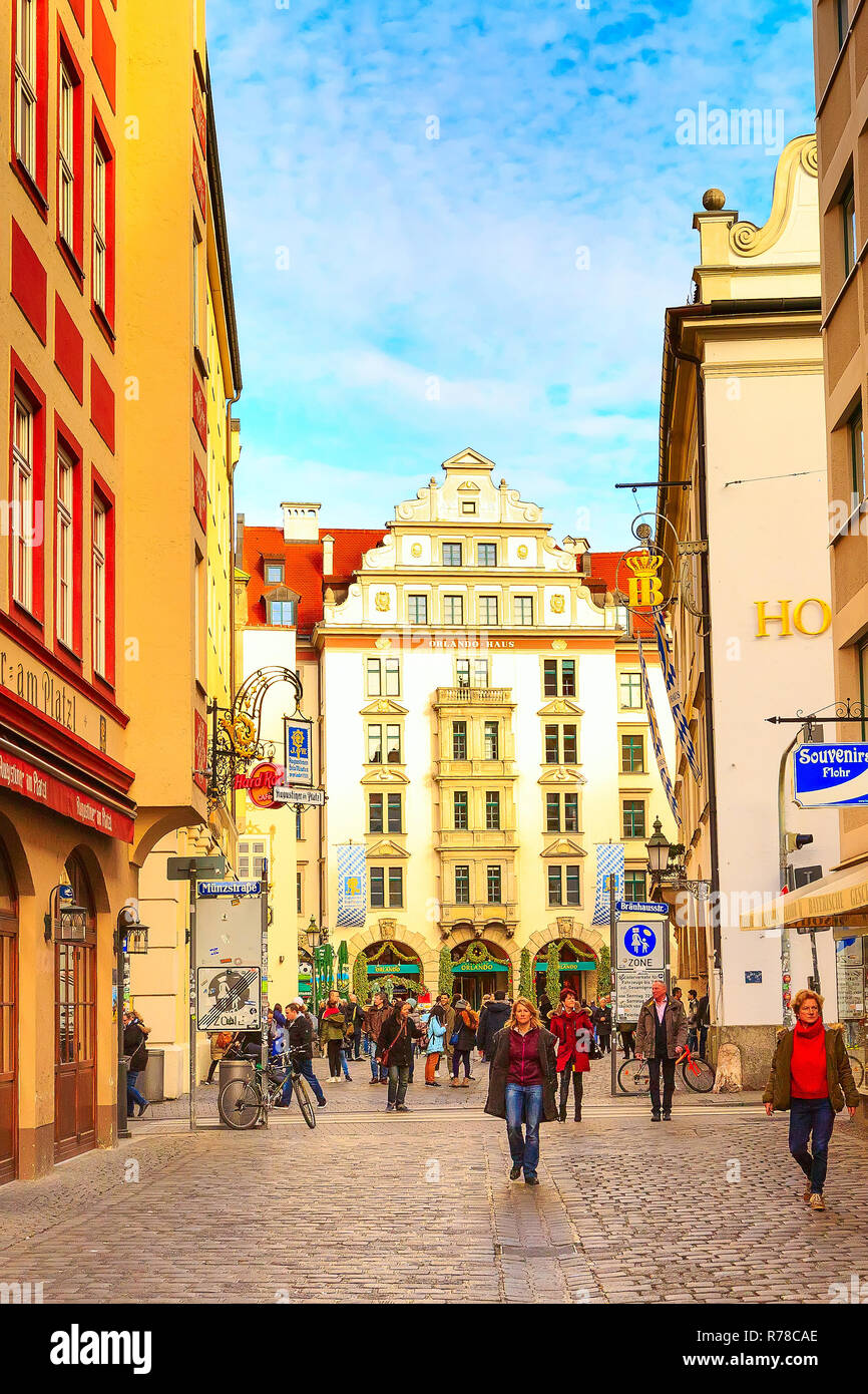 View downtown street in munich hi-res stock photography and images - Alamy