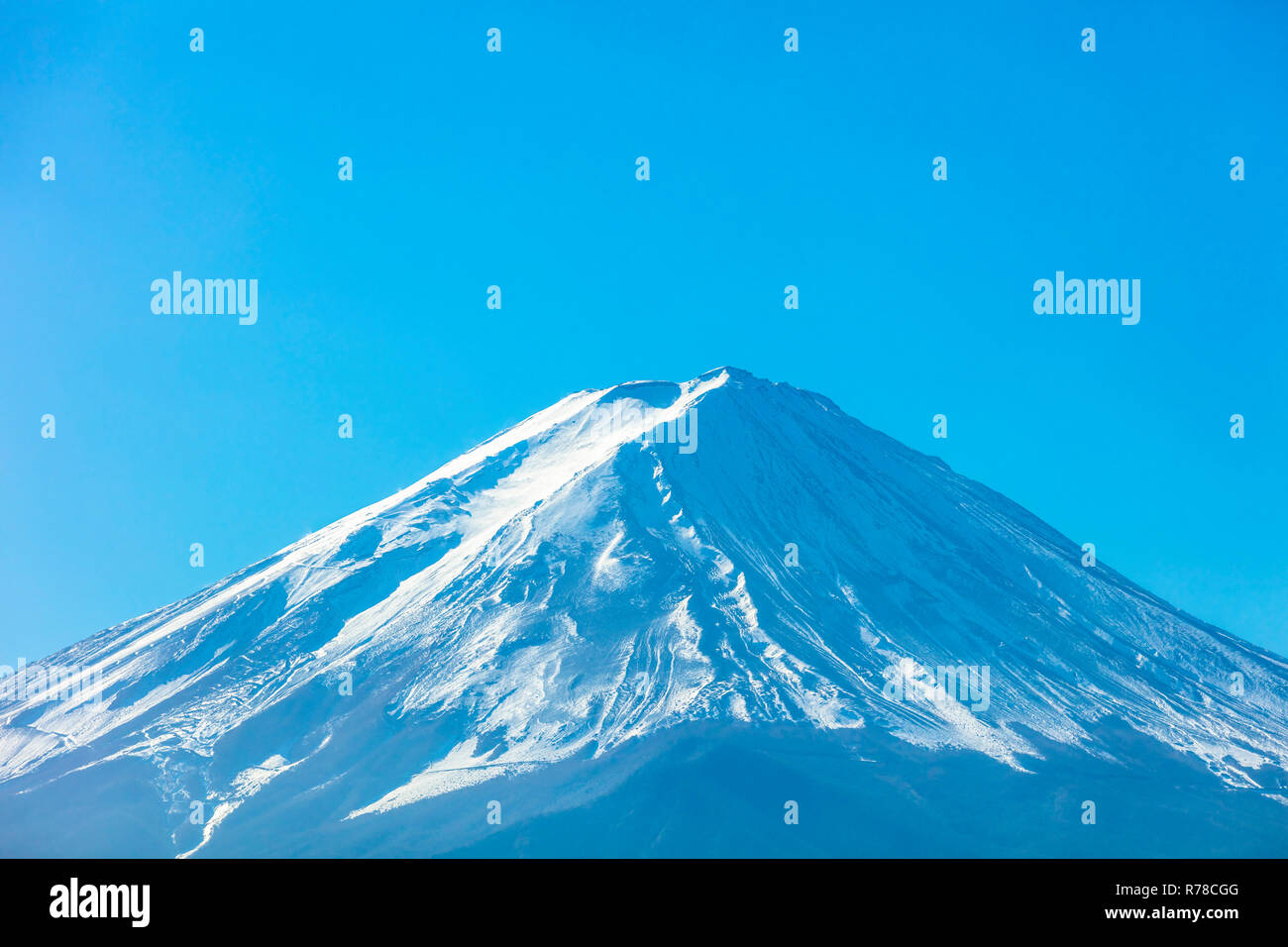 Mount Fuji snow capped close up, fujisan Kawaguchiko Stock Photo - Alamy