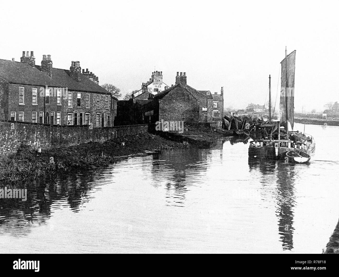 Vintage canal boats hi-res stock photography and images - Alamy